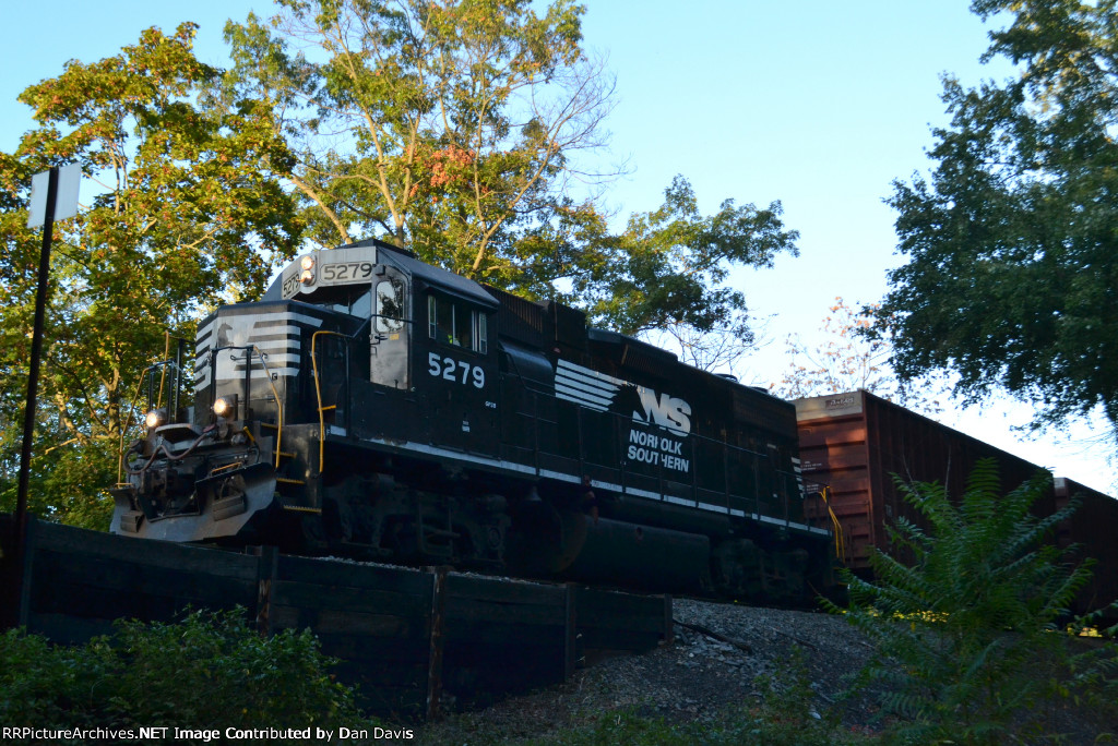 NS GP38-2 5279 leads WPCA-20